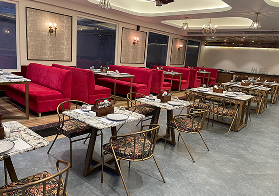 Hotel WellsInn :: Restaurant